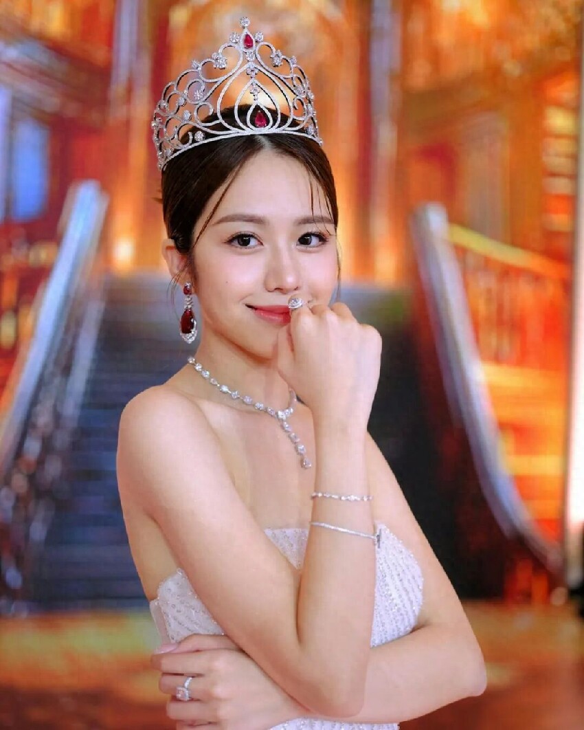 樣貌再進化！23歲TVB力捧港姐被指面目全非，再次強調從未整容-picelse.com - 趣聞圖說